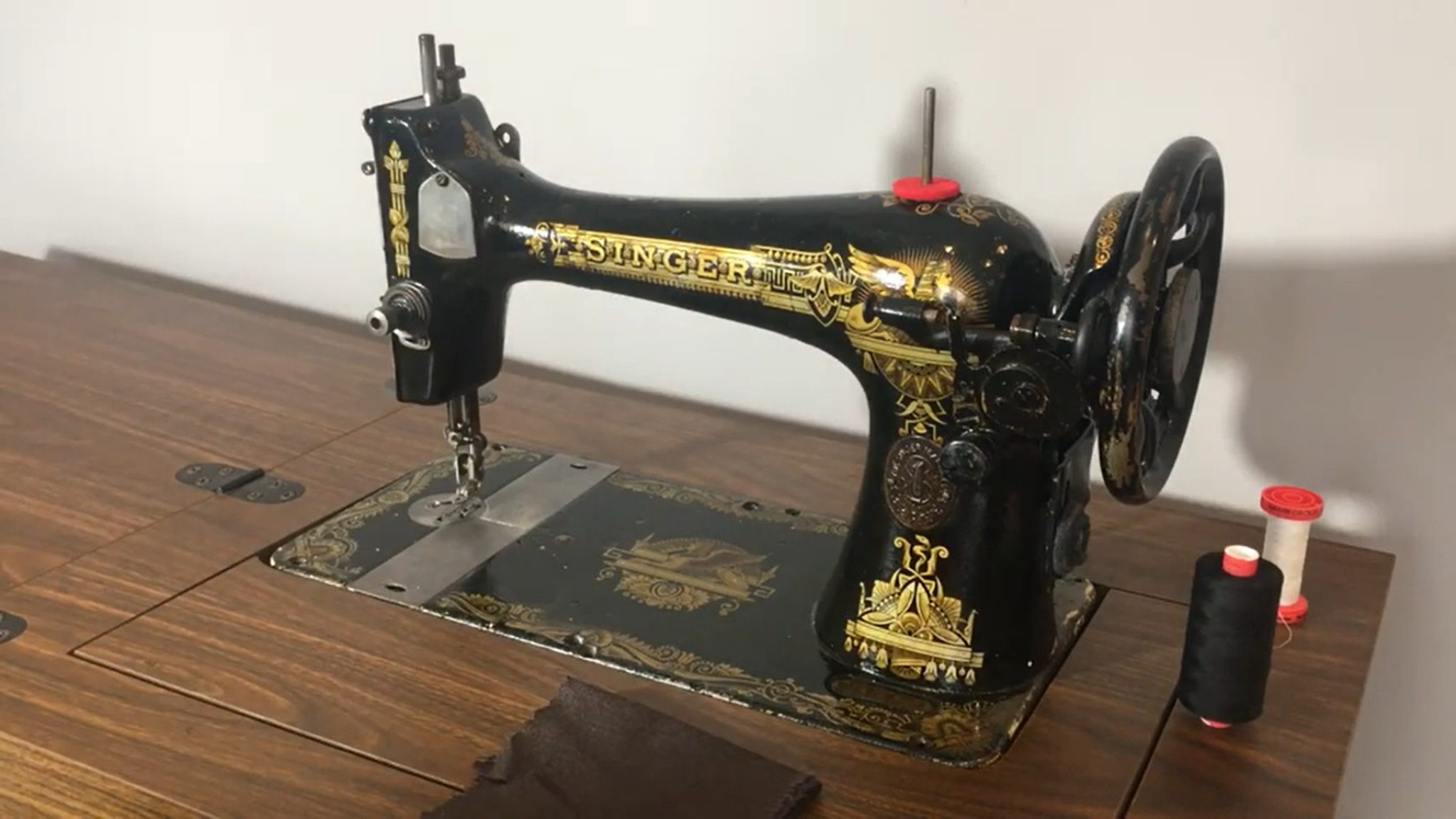 Singer Sewing Machine 1920 value: All factors considered